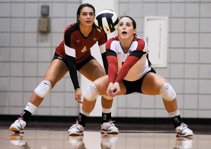 PHOTO GALLERY: Volleyball Double Header | Multimedia | redandblack.com