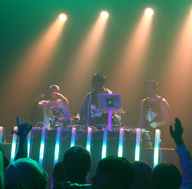 Illuminaughty Dub, LOUDPVCK and Sound Remedy at Manor | Photo Galleries ...