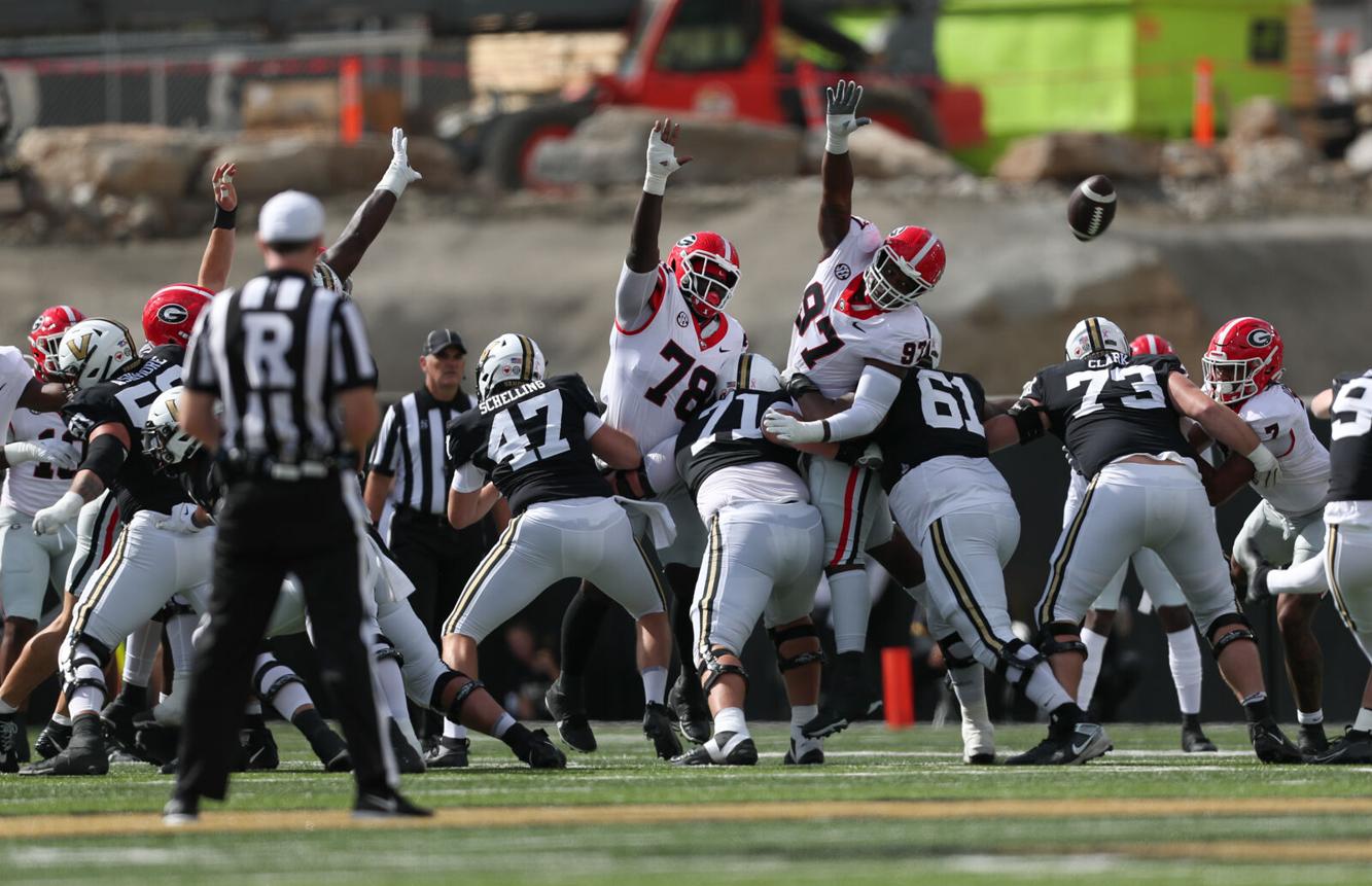 Georgia football lands 2025 3-star defensive lineman Stephon Shivers ...