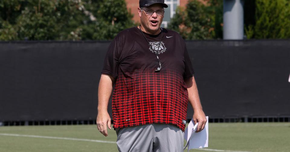 Bulldogs pay no attention to criticism of offensive coordinator Jim ...