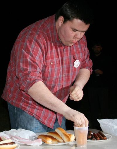 SGA VP wins hot dog eating contest | News | redandblack.com