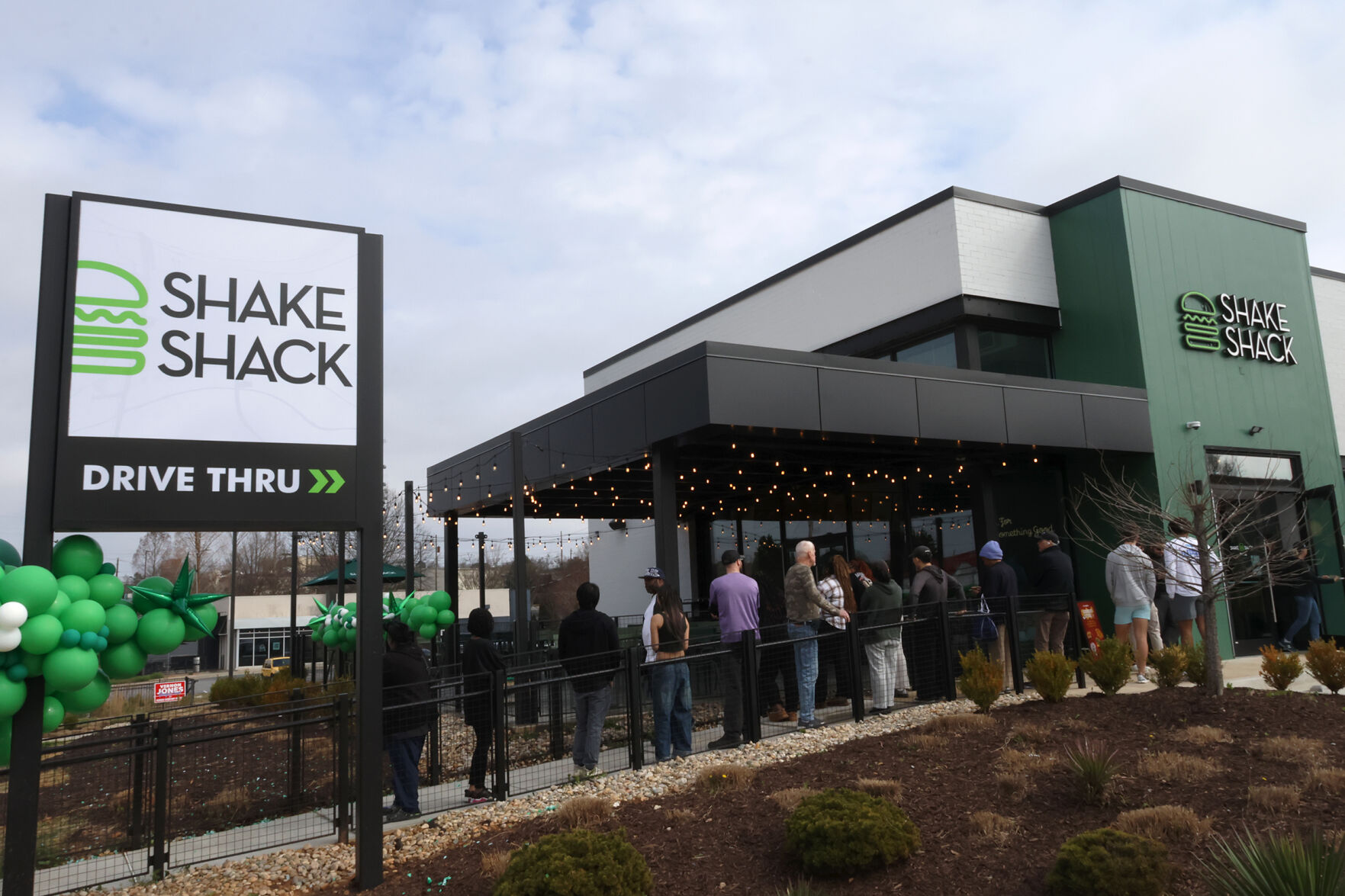 Shake Shack grand opening on Alps Road | Arts & Culture | redandblack.com