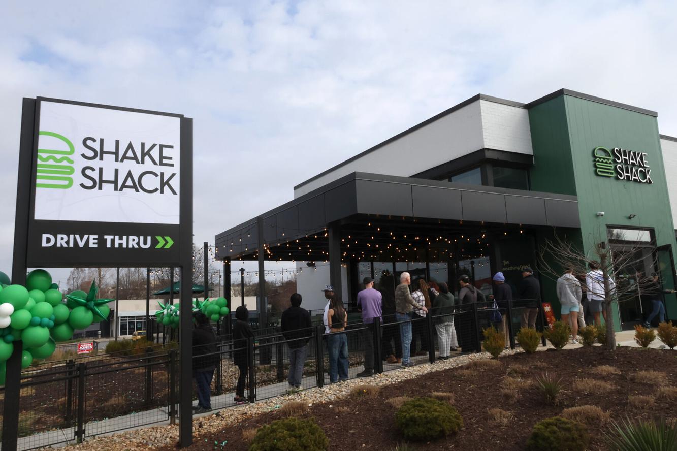 Shake Shack grand opening on Alps Road | Arts & Culture | redandblack.com