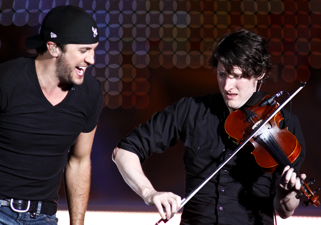 Jason Aldean Concert at Sanford Stadium | Featured | redandblack.com