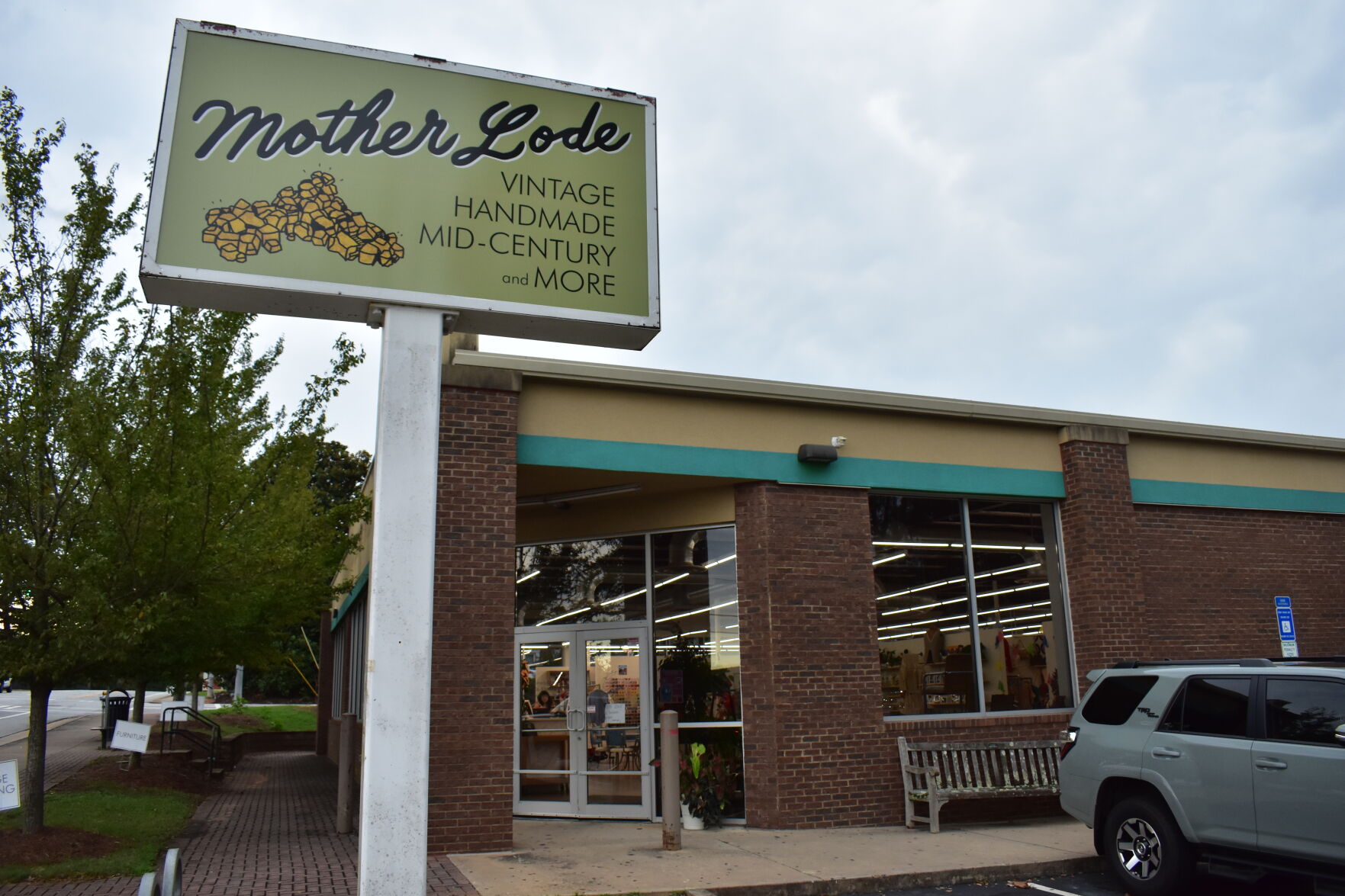 New vintage store ‘Mother Lode’ opens in Athens | Arts & Culture ...