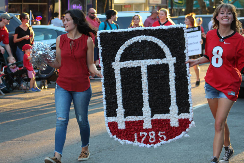 PHOTOS: UGA Homecoming Parade | Multimedia | redandblack.com