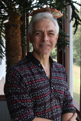 PHOTOS: Music and Medicine with Mark Foy | Magazine | redandblack.com