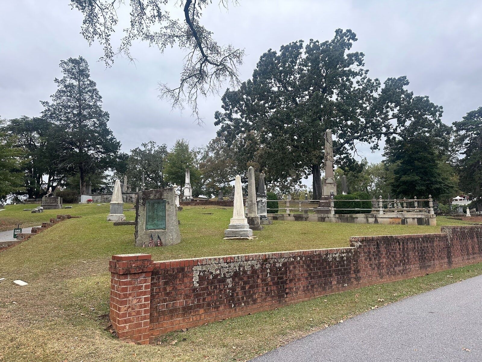 Athens’ history comes alive at the second annual Oconee Hill Cemetery ...