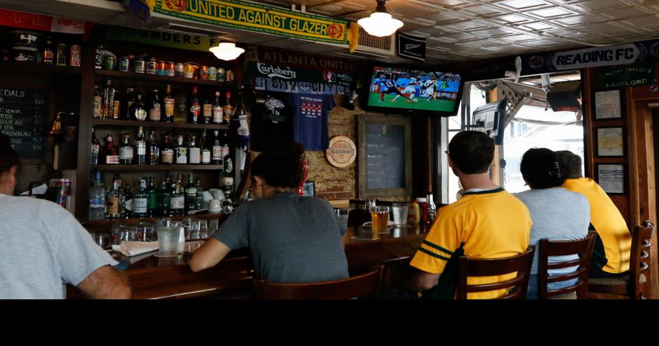 The Royal Peasant Pub introduces wall of fame to honor regulars | Eat ...