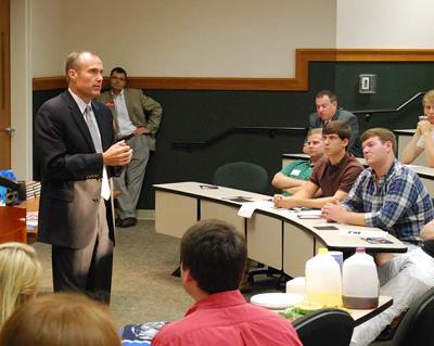 PHOTO: Lt. Gov. Casey Cagle visits | News | redandblack.com
