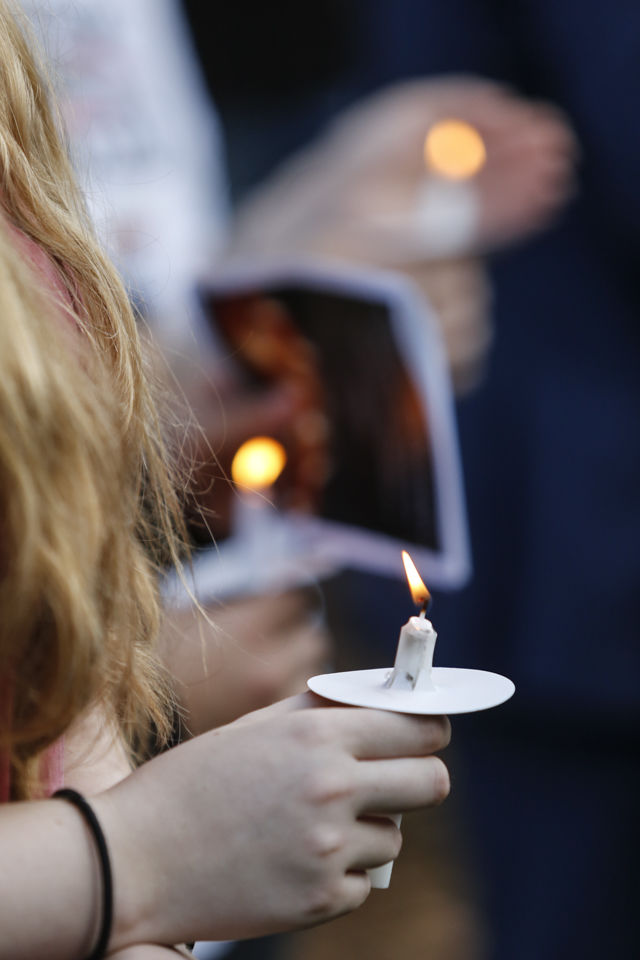 PHOTOS: Candlelight Memorial Vigil | Multimedia | redandblack.com