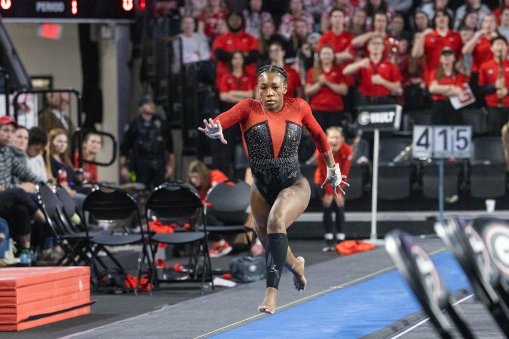 PHOTOS: Georgia gymnastics beats LSU | Multimedia | redandblack.com