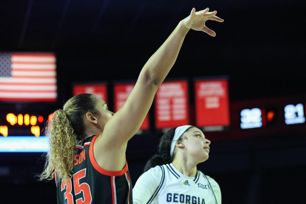 Javyn Nicholson rises up for Georgia women’s basketball after career ...