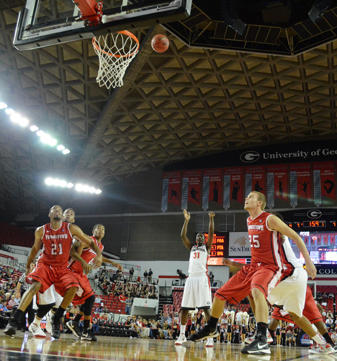 PHOTO GALLERY: Basketball vs. Youngstown State | Featured | redandblack.com