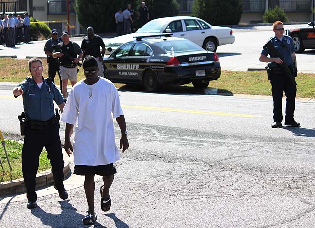 PHOTO GALLERY: The search for Jamie Hood | Multimedia | redandblack.com