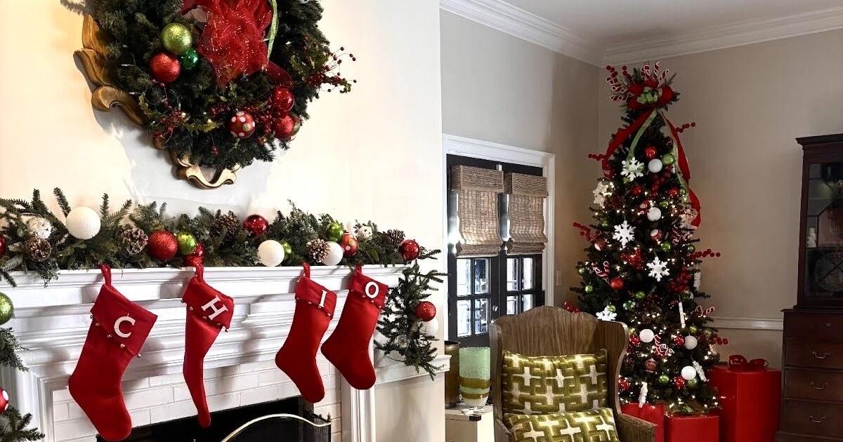 UGA sororities deck the halls: How Milledge Avenue transforms for the ...