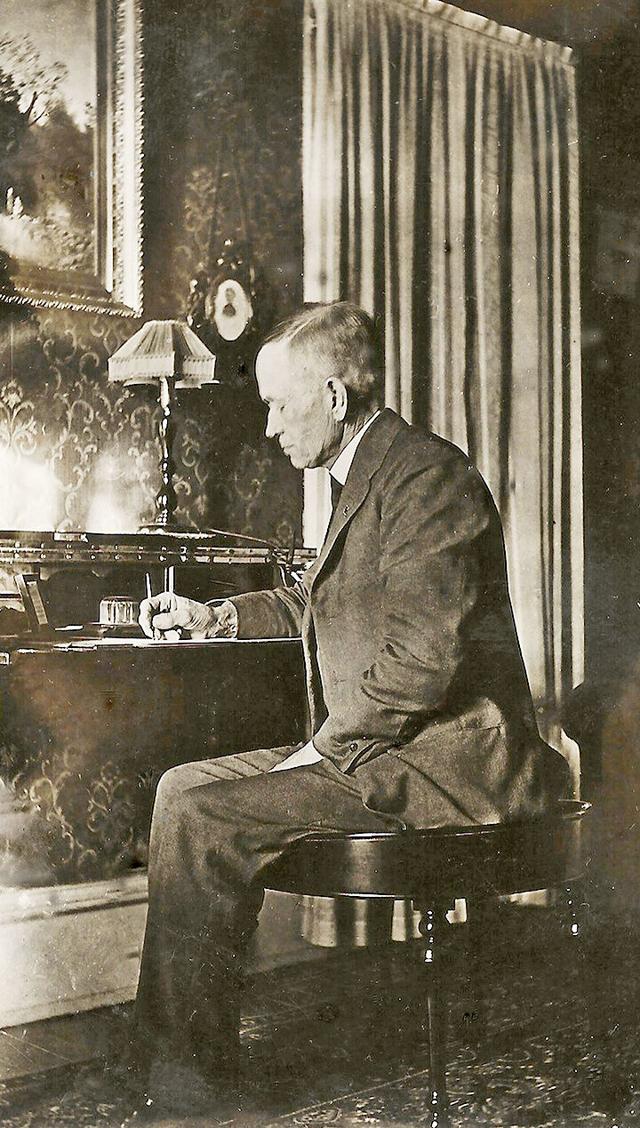 Middle school receives desk owned by its namesake, George Beattie ...