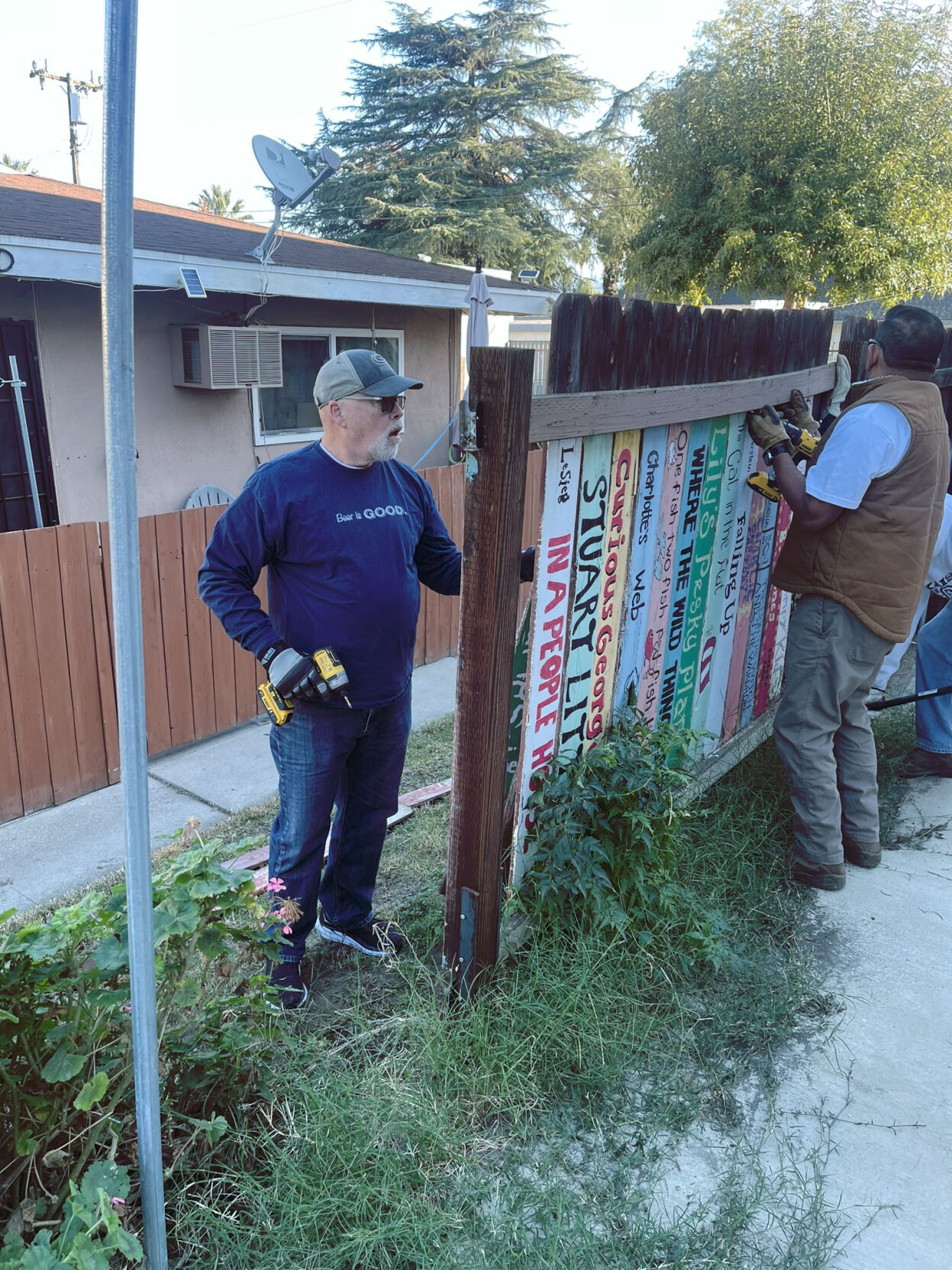 Redlands Elks Lodge members lend hands to replace fence for Micah House ...