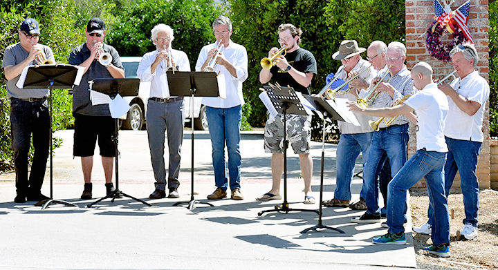 Trumpet Guild performs taps on a Redlands driveway | News ...