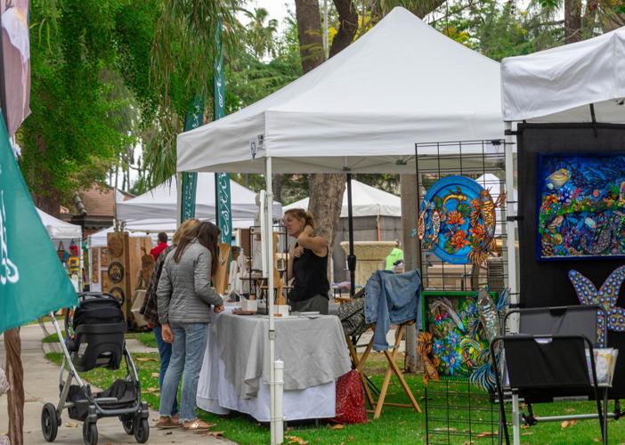 Sunny skies, ‘huge’ crowds greet artists at Redlands Festival of Arts ...