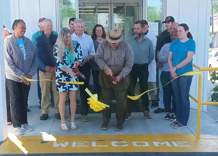 Grocery restores pride in Grifton: Townspeople celebrate opening of ...