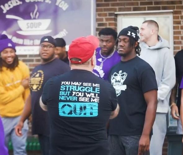 It's Giving JOY: Soup kitchen provides Thanksgiving for residents in ...