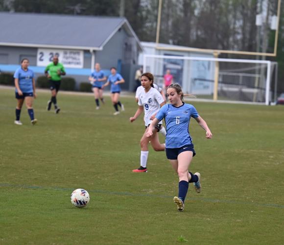 East Duplin defeats Heide Trask 5-2 thanks to Anamarie Rodriguez’s ...