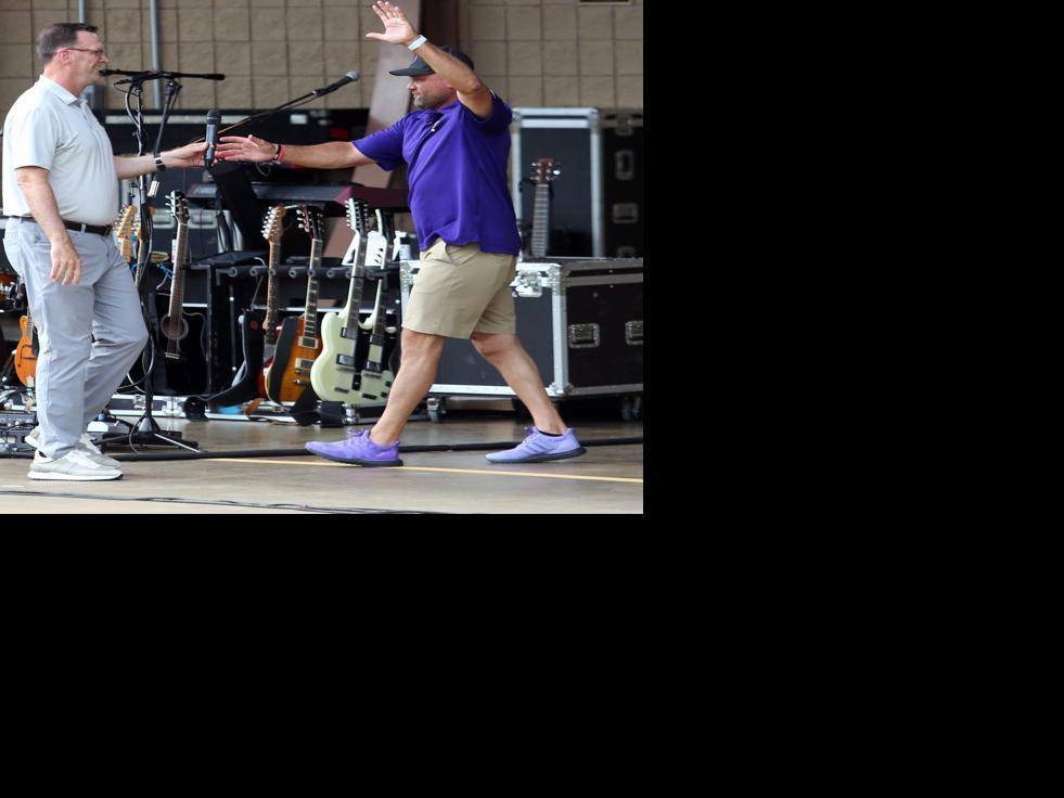 Pirate fans show up at pep rally; Watch parties, parking more | Local ...