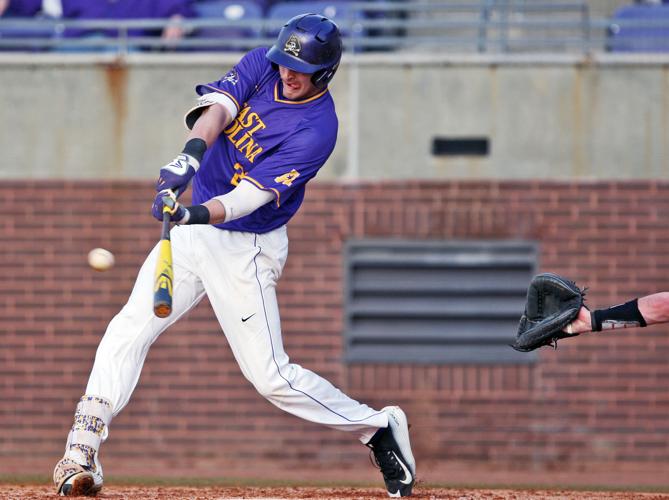 Pirates knock off Monarchs | College | reflector.com
