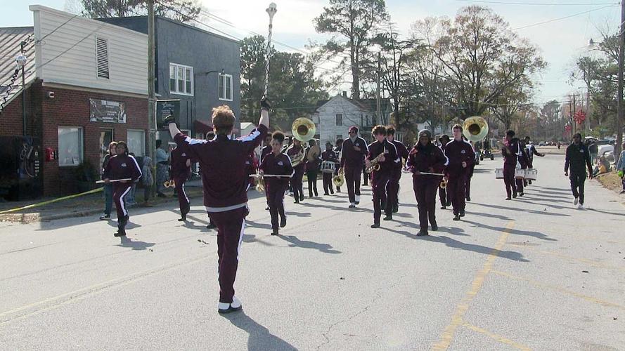 Oak City Christmas Parade | Multimedia | reflector.com