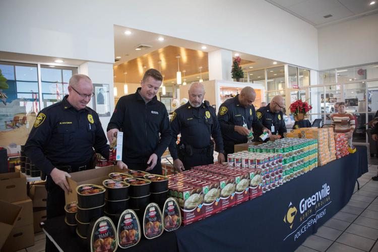 Giving blue line: Police provide 100 Thanksgiving dinners to local ...