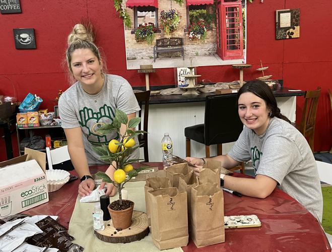 UMO’s students lend a helping hand | Features | reflector.com