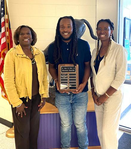 Williams earns Mary R. Peele Scholarship | Features | reflector.com