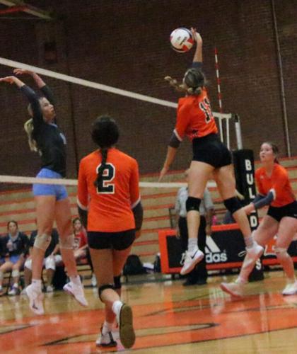 Bulldogs-Hawks meet for possible share of ECC title | | reflector.com