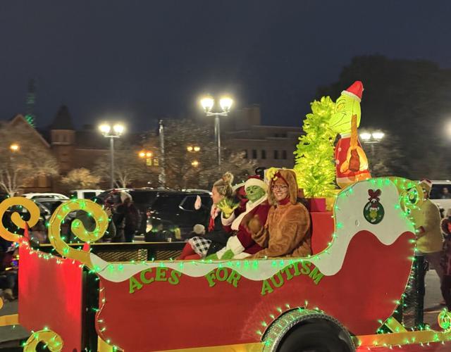 Jaycees Christmas parade adds to Greenville holiday traditions | Local ...