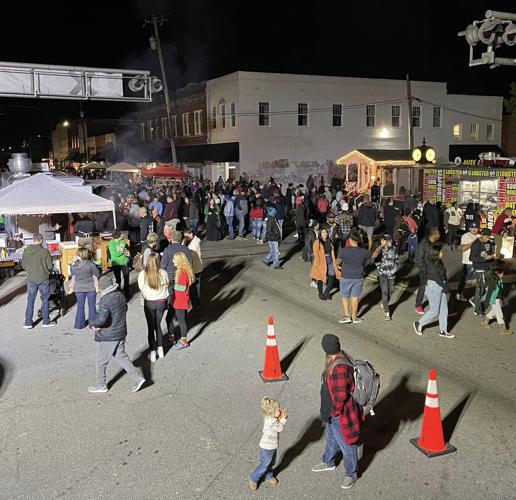 Christmas at Twilight brings the holiday spirit to Wallace | Multimedia ...