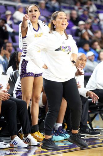 ECU vs. SMU Women's Basketball | Multimedia | reflector.com
