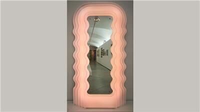 Trend Reflections: What's up with the squiggly mirror phenomenon ...