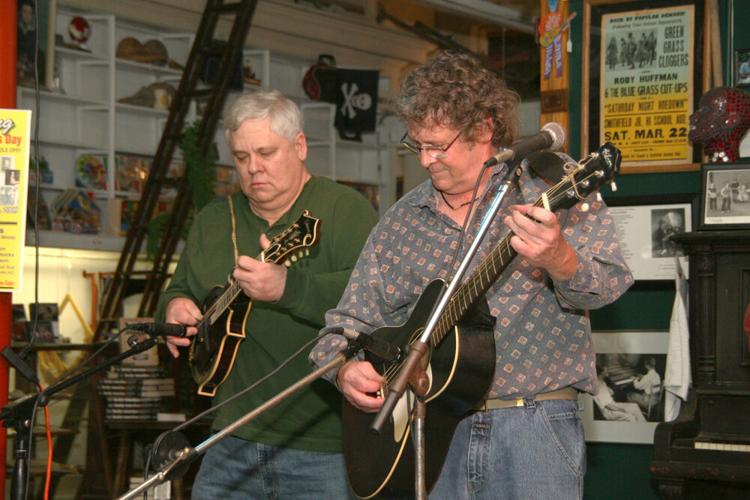 Frankie and Justin Harrison share musical bond | Features | reflector.com