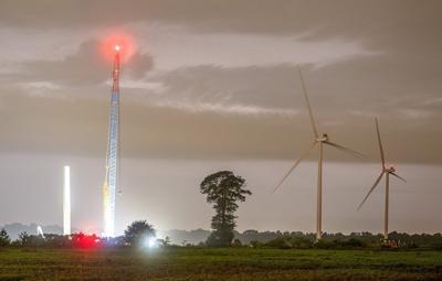 Windmill company ‘open to solutions’ for flashing lights | State ...