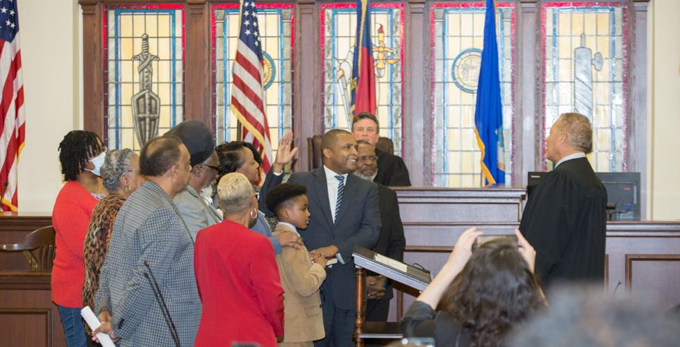 Davis focused on future at swearing-in ceremony | Local News ...