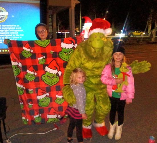 Ayden police share Christmas with a movie | News | reflector.com