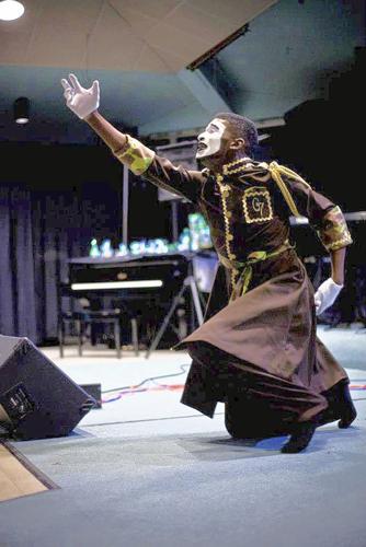 mime dance performance