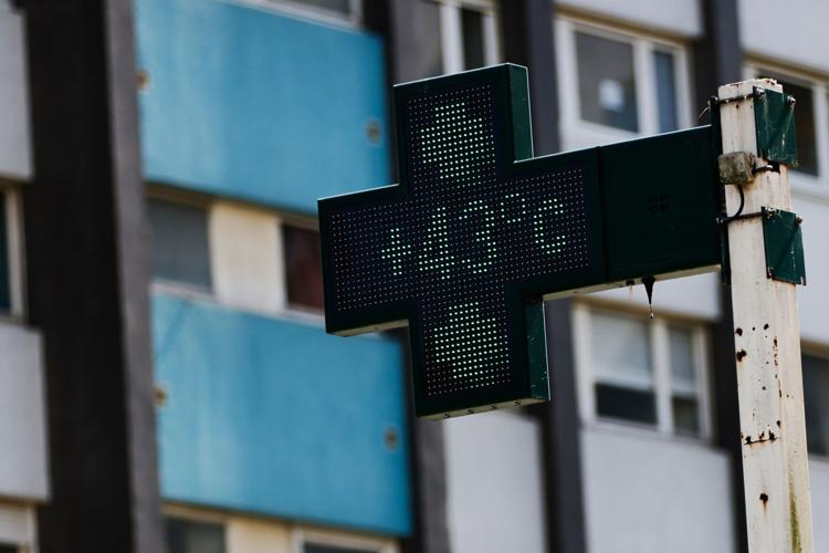 A red alert over France, and heat that may rewrite the record books ...