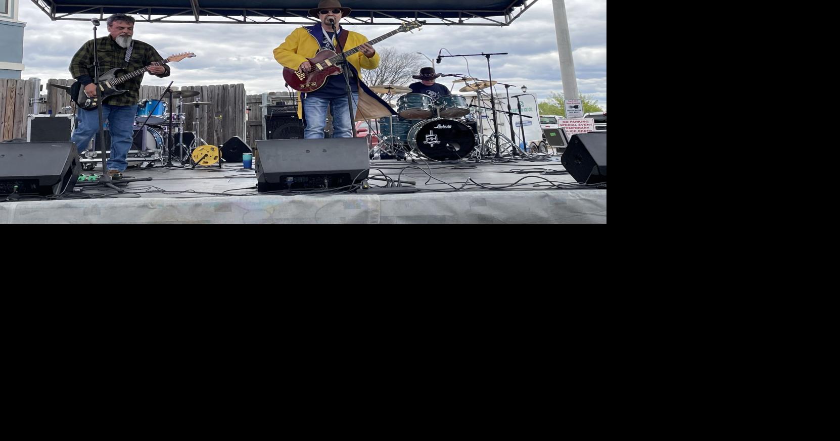 Donna Davis: The Six Pack Band Abs-olutely Rocks | Feature Columnist ...