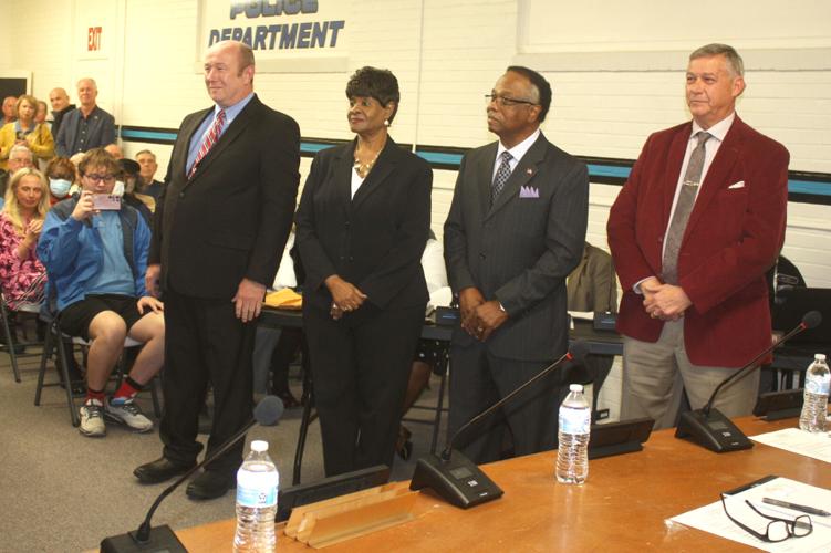 Mayor, commissioners take oaths of office | News | reflector.com