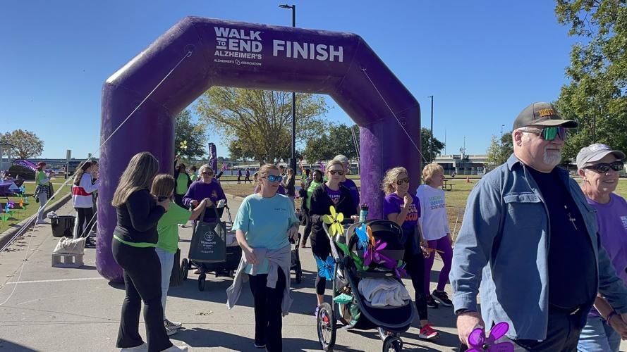 Walk to end Alzheimers surpasses fundraising goal | Feature Story ...