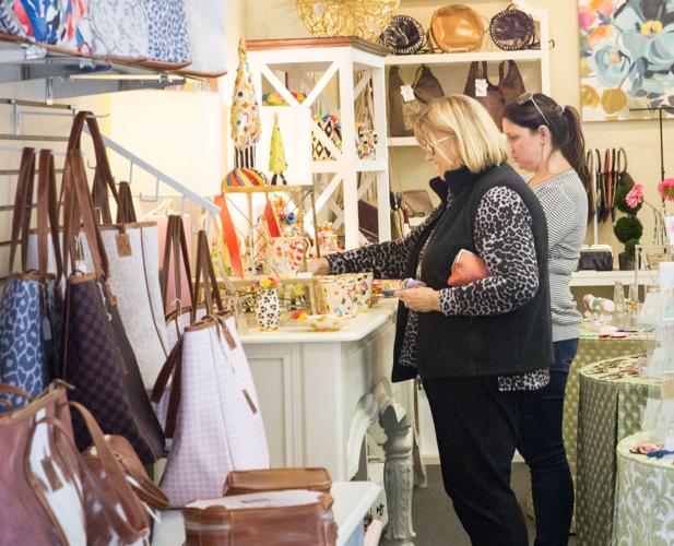 Traditional stores connect with customers to fend off e-commerce ...