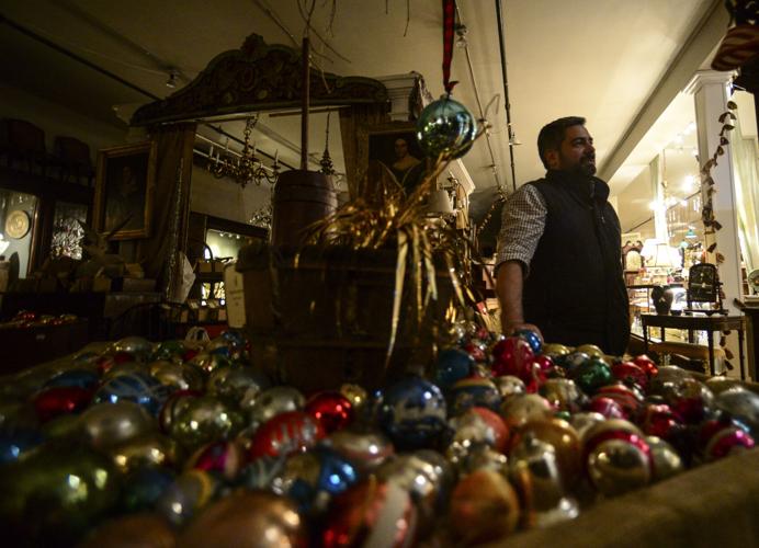 PHOTOS: Creating a window display | Local News | reformer.com