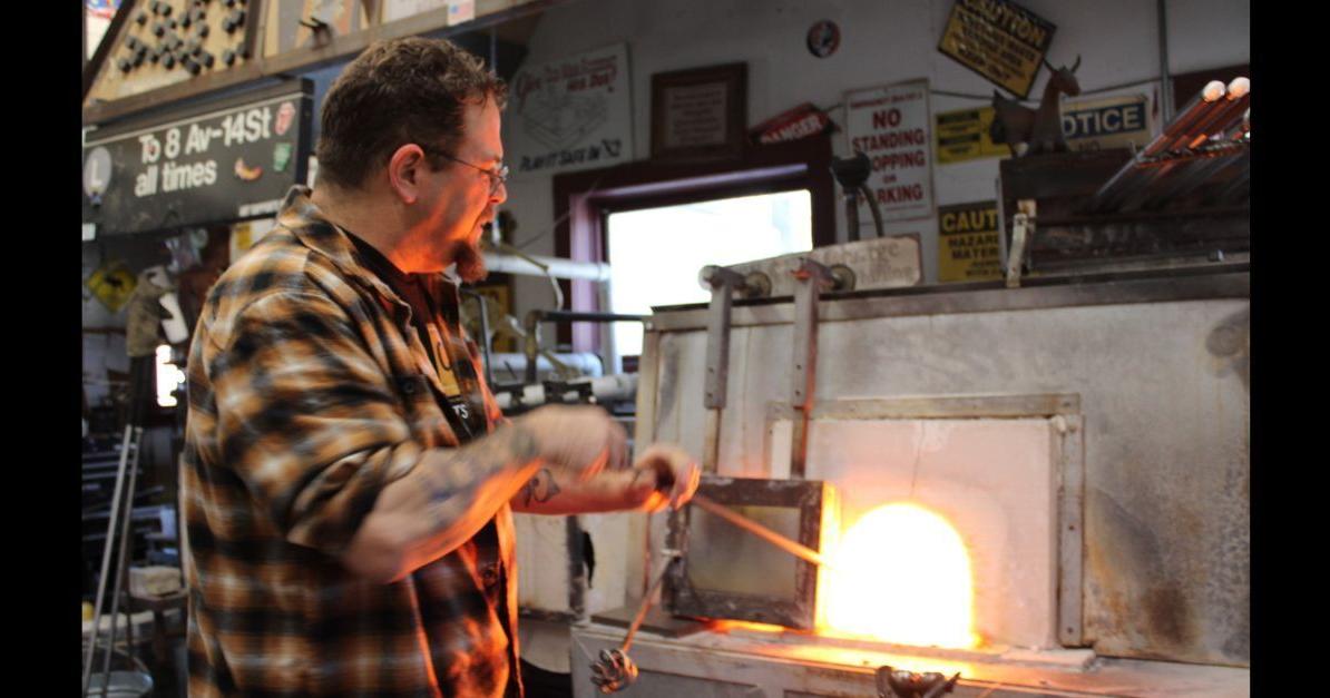 Manchester glass artisan turns up the heat | Entertainment | reformer.com